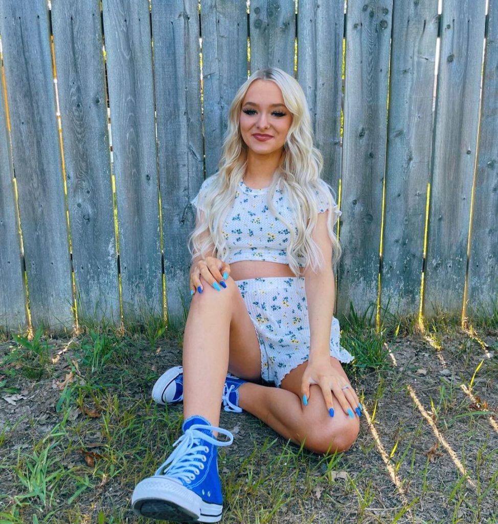 Zoe Laverne Boyfriend, Age, TikTok, Instagram, Crying - ABTC