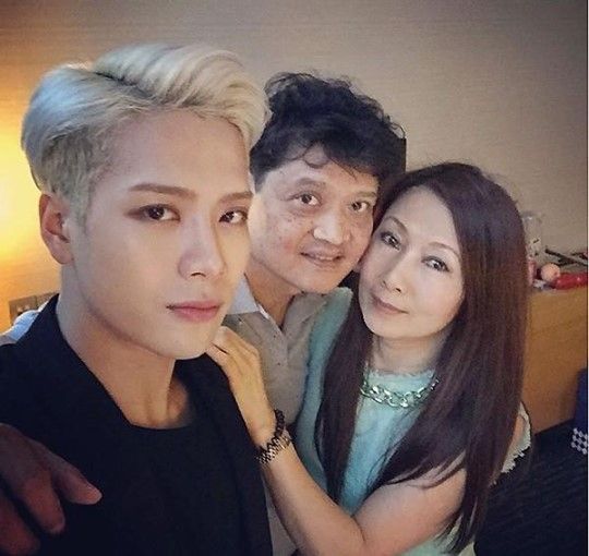 Meet Jackson Wang's Parents Wang Ruiji And Sophia Zhou - ABTC
