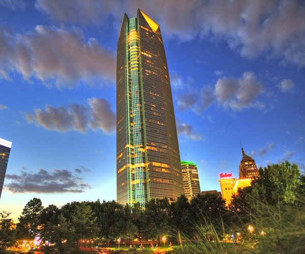 Man climbing Devon tower. Oklahoma City: Why did the guy climb the ...