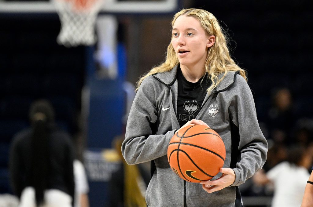 Paige Bueckers Bio; Age, Height, Weight, Wingspan, Family, Education ...