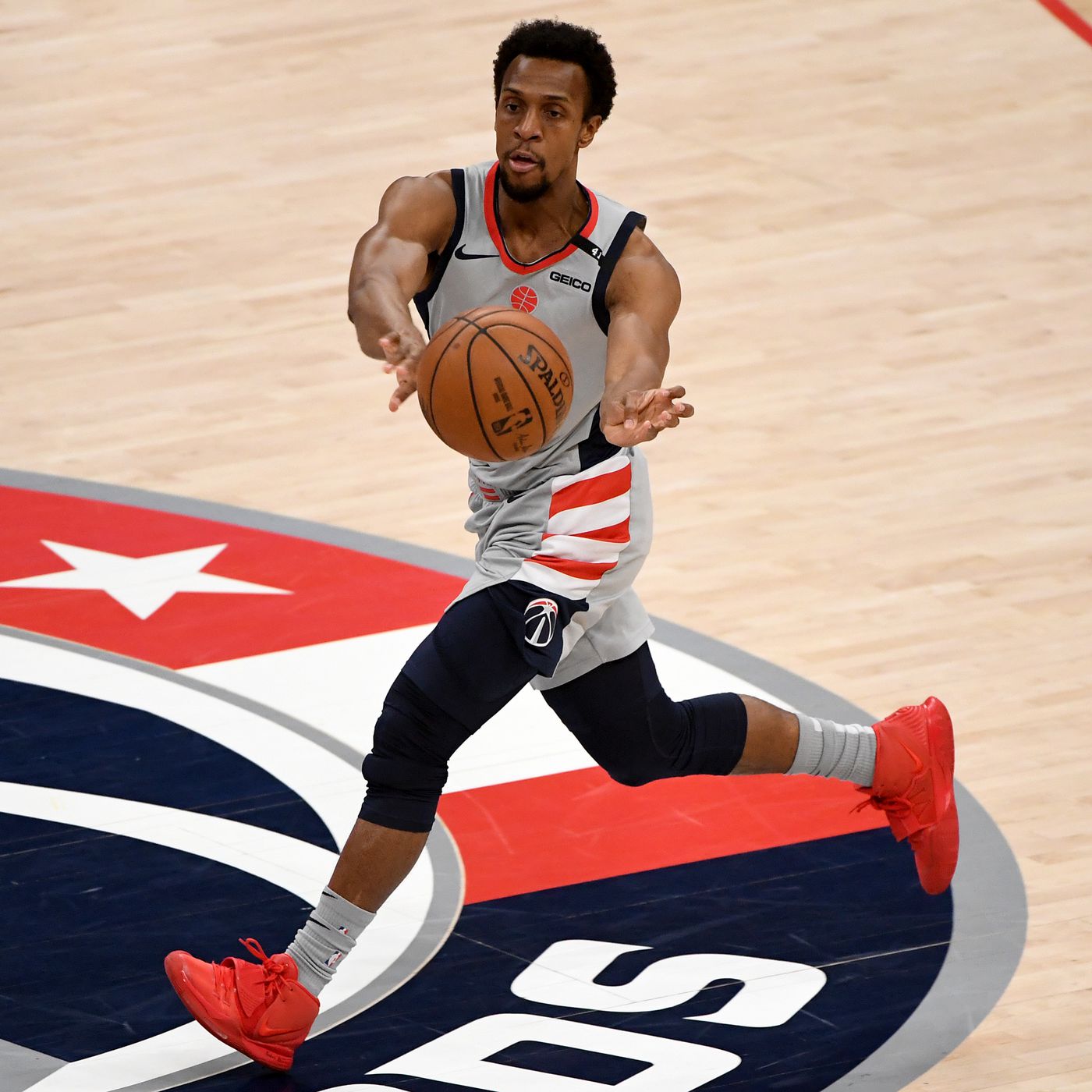 How many NBA teams has Ish Smith been on? Does Ish Smith have a ring ...